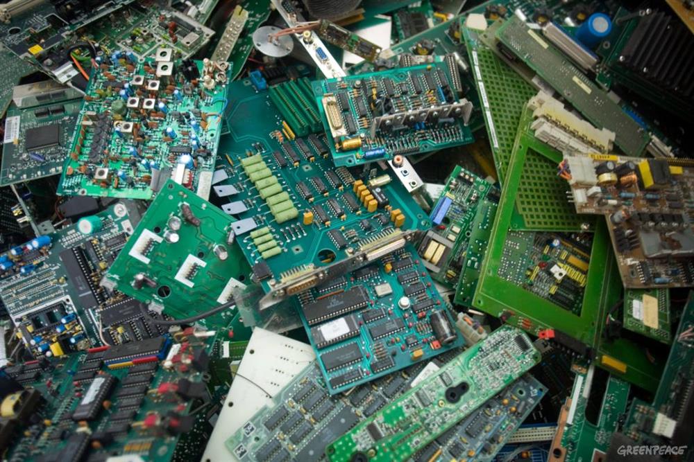 The E-Waste Crisis in the UK | BioEnergy Consult