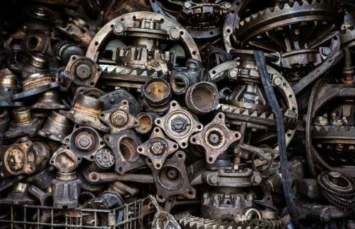 How to Manage Industrial Machinery Waste in an Efficient Way